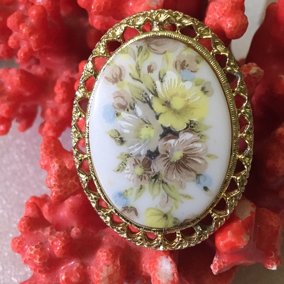 Vintage | Jewelry | Vintage Flower Cameo Pendent | Poshmark
